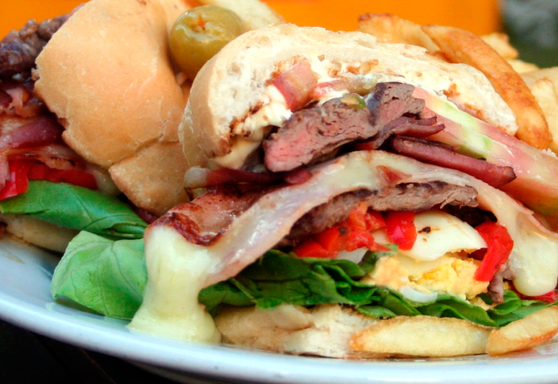 Chivito: un clásico de la cocina uruguaya